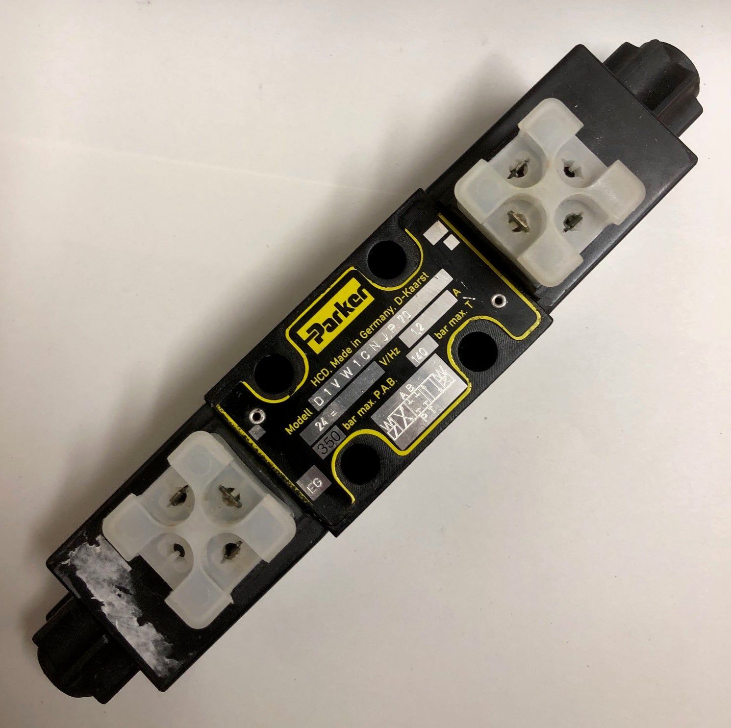 Parker D1VW1CNJP70 - 24V DC Cetop 3 Directional Control Valve – USC ...